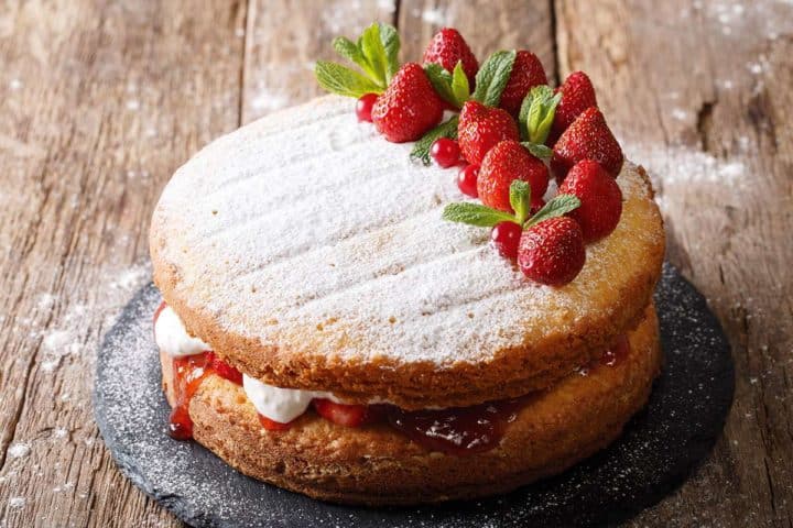 Easy Strawberry Sponge Cake - Chopnotch